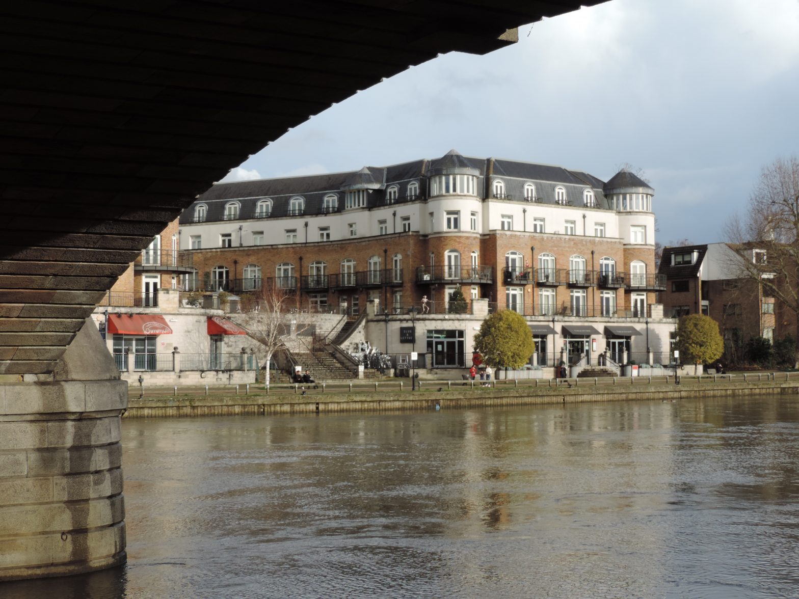 Thames Edge Management – Riverside Residents Staines